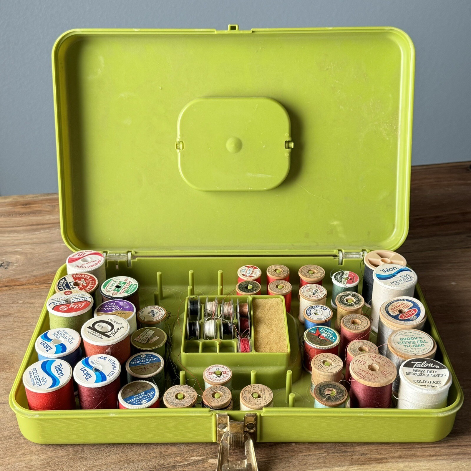 Vintage Sewing Thread Bobbin Box Case Wilson Wil-Hold Green Plastic 13 ...