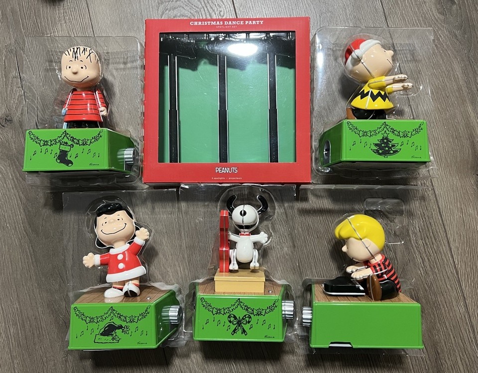 Hallmark 2017 Peanuts Christmas Dance Party Set 5 Figures W/Spot Light ...