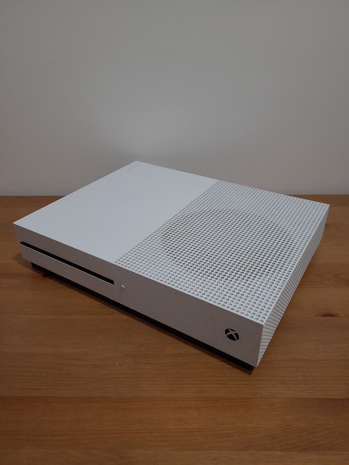 Xbox One S 500GB Console Bundle - Great Condition - Controller + Cable ...