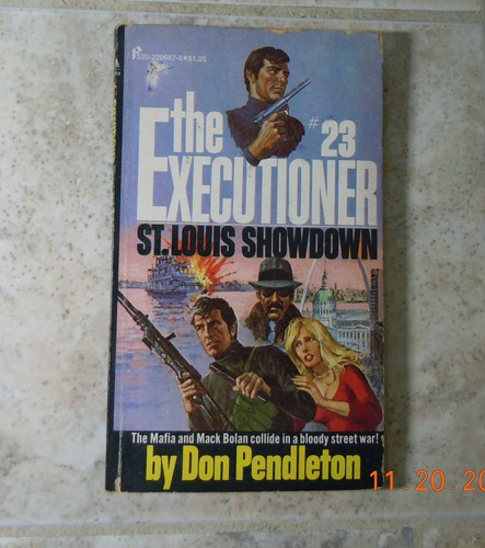 THE EXECUTIONER ST. LOUIS SHOWDOWN # 23 DON PENDLETON FIRST PRINTING ...
