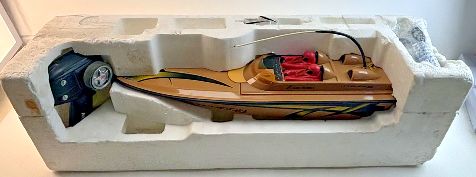 VINTAGE RARE ABC HOBBY R/C BOAT TYPHOON 562 DEEP-V | eBay