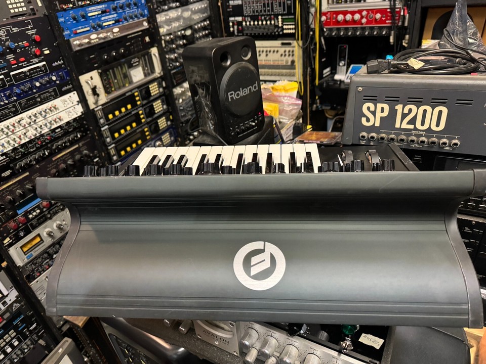 Moog Sub Phatty 25 , ANALOG SYNTHESIZER, Keyboard Synth Bass 25 key ...
