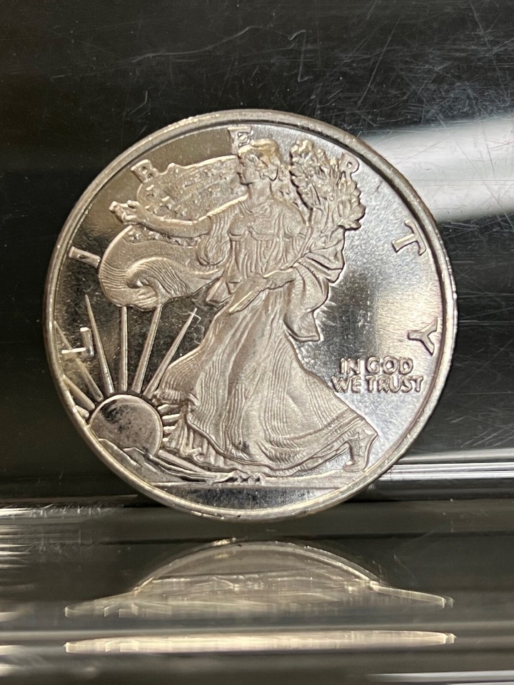 1 OZ. .999 FINE SILVER ROUND OF A CLASSIC WALKING LIBERTY USA BU 50 ...