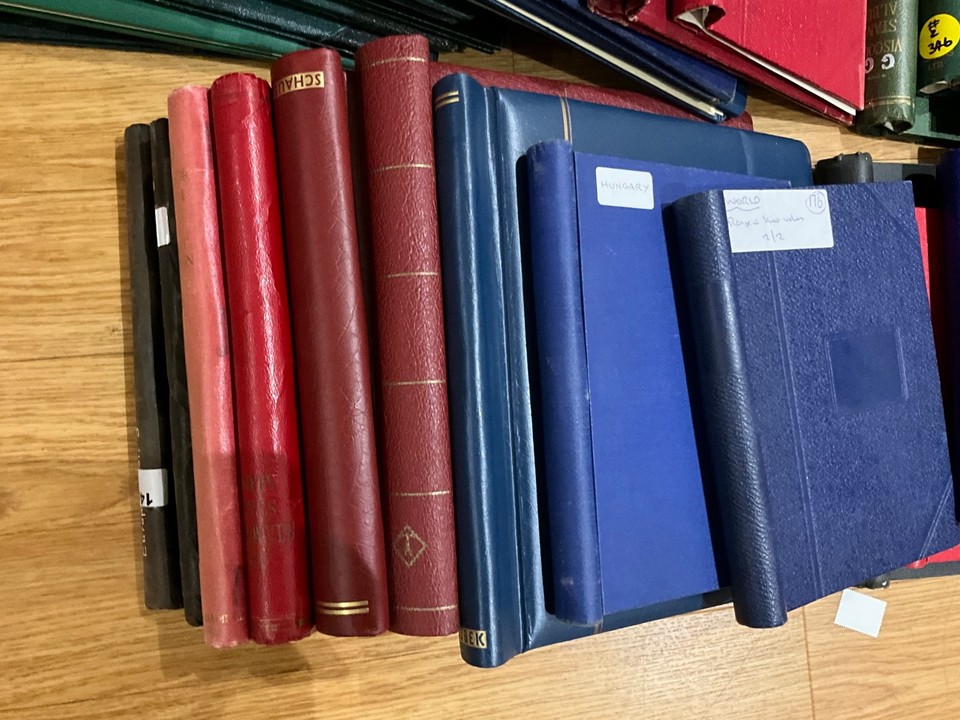 Stanley Gibbons and others spring back albums 50x vintage empty albums ...