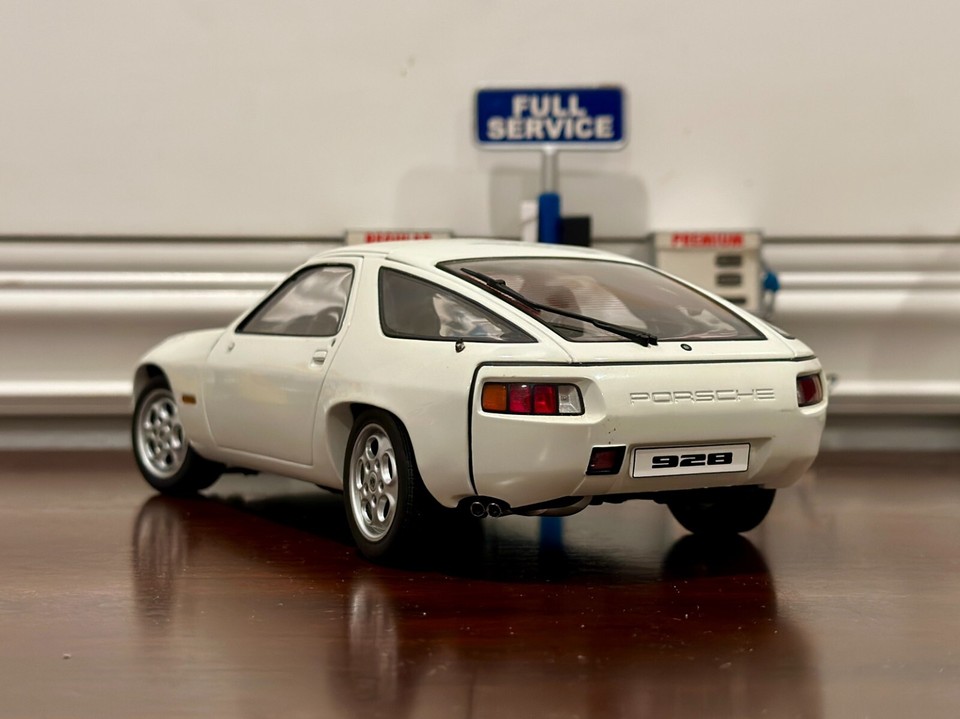 AUTOart Porsche 928 White Pasha Interior 1/18 Scale Diecast Model Car ...