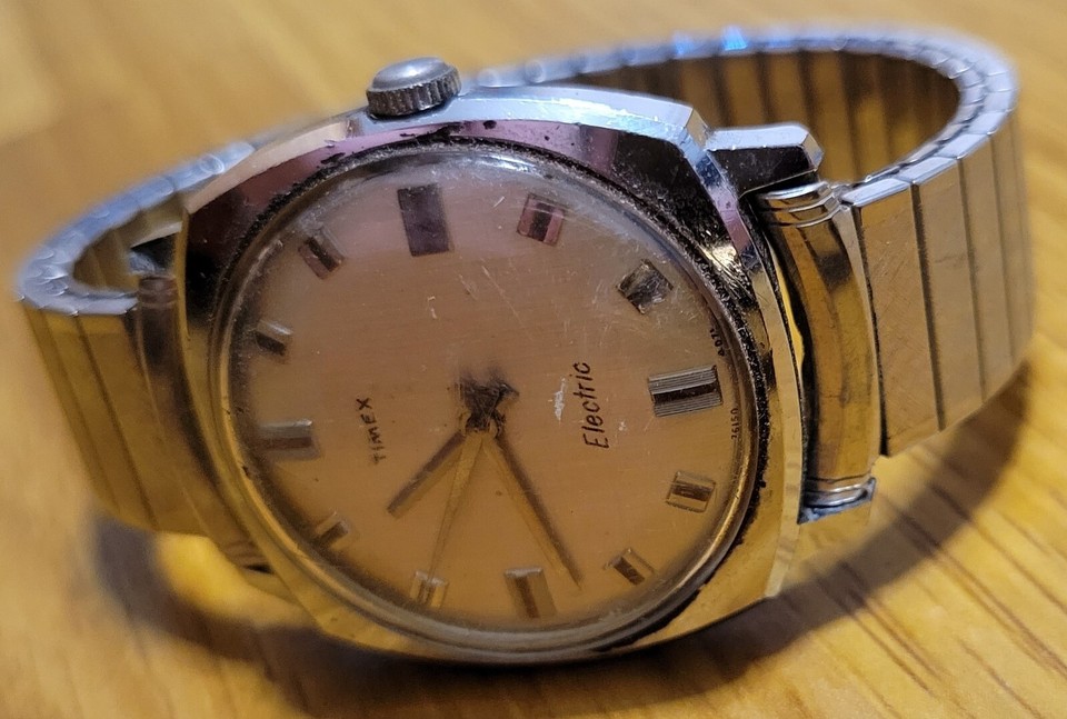 Vintage 1971 Timex Electric Men's Watch Silver Tone Champagne Dial ...