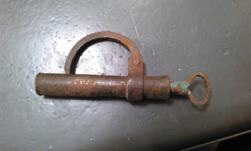 VINTAGE, ANTIQUE EARLY 1800'S SHACKLE LOCK WITH SCREW KEY. | eBay