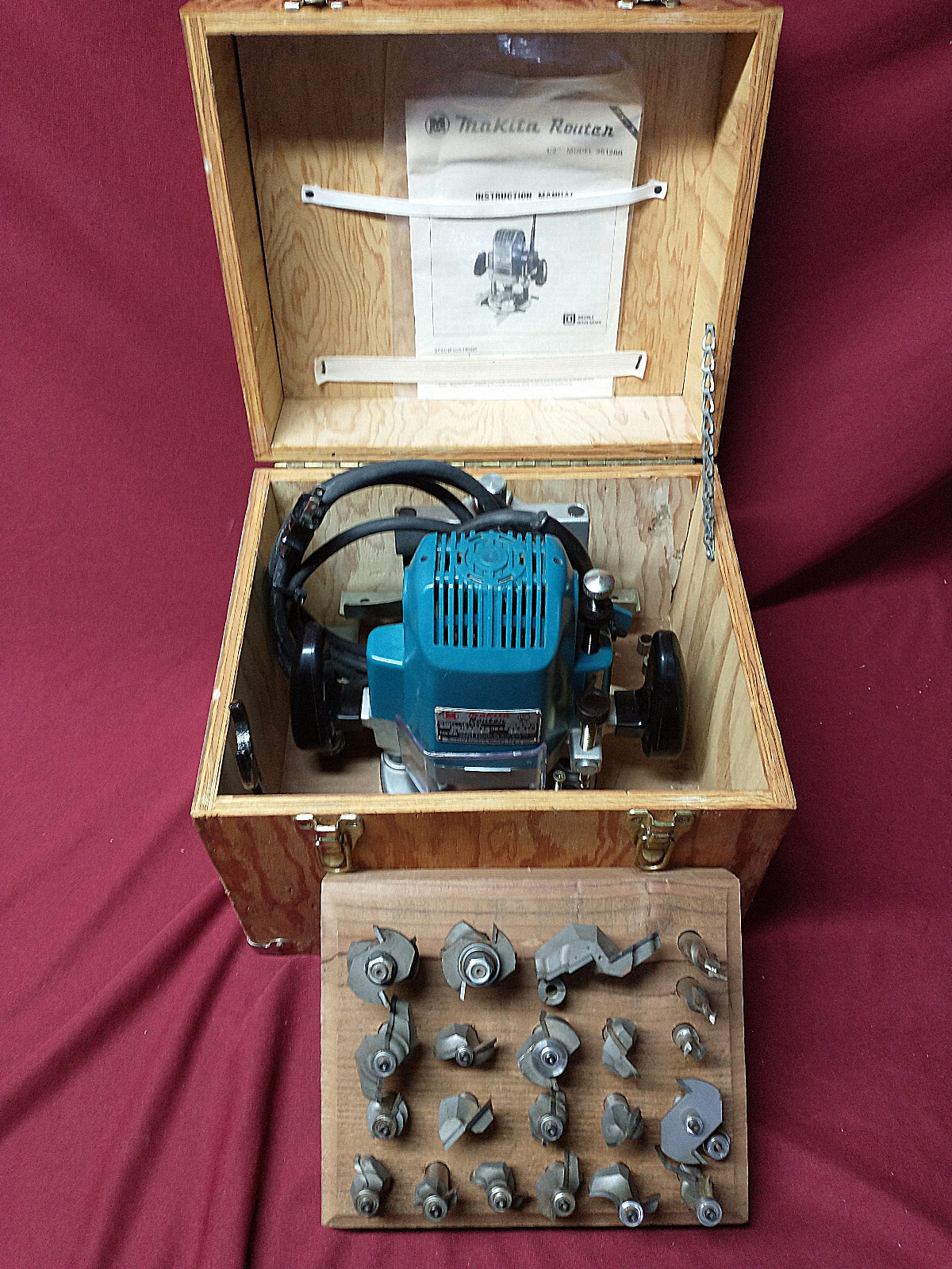 MAKITA #3612BR 14.A 23,000-RPM PLUNGE ROUTER W / Bits and Accessories ...