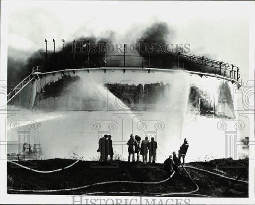 1980 Press Photo View of a storage tank fire on Marion Street, Detroit ...