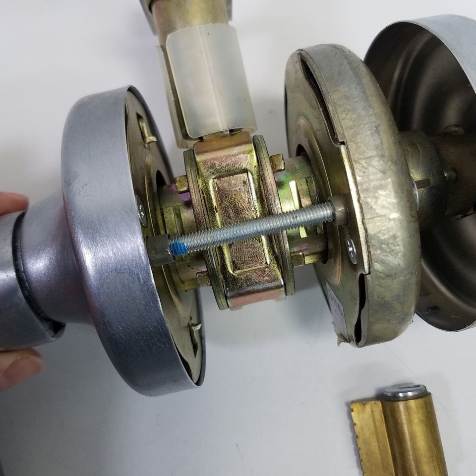 Yale Grade 1 Commercial Entrance Lock Leverset E1R Satin Chrome Likely ...