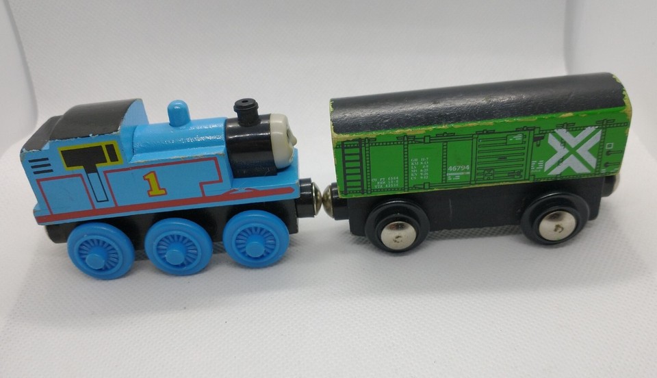 Thomas & Friends Thomas Tank Engine & Green Box Car Wooden Railway ...