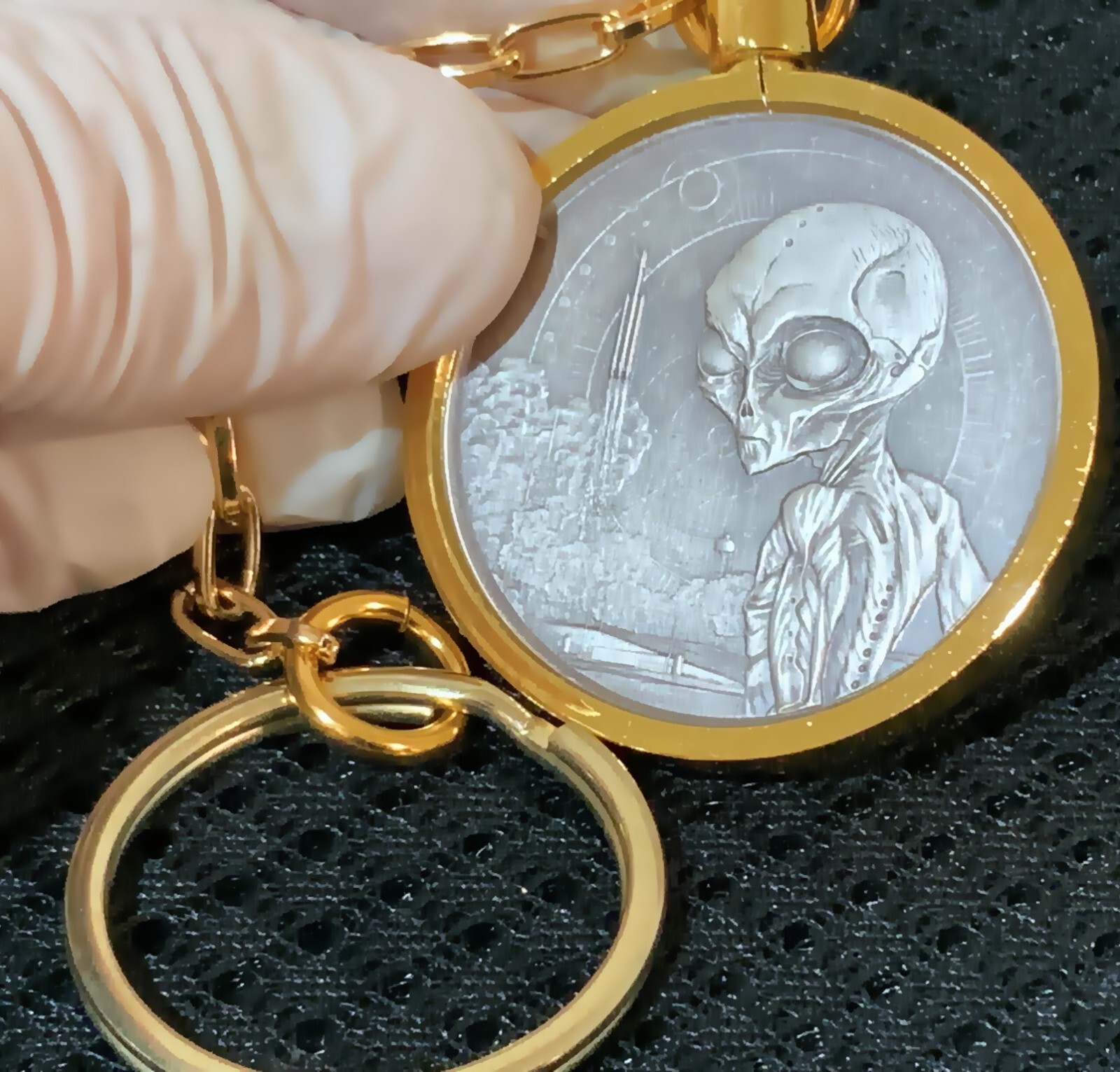 HUMAN ORIGIN SERIES: ALIEN #1 (GOLD BEZEL) KEYCHAIN | eBay
