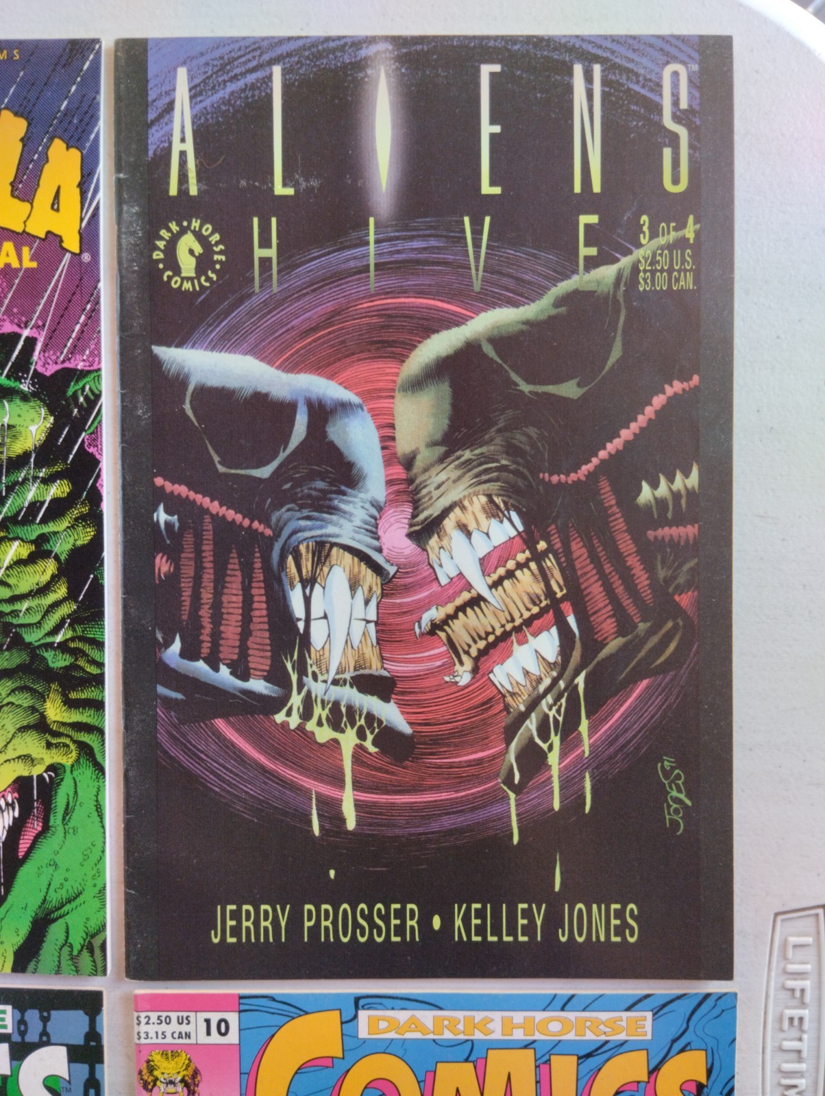1990's Dark Horse Comics Lot Of 4 Godzilla, Aliens, Robocop, James Bond ...
