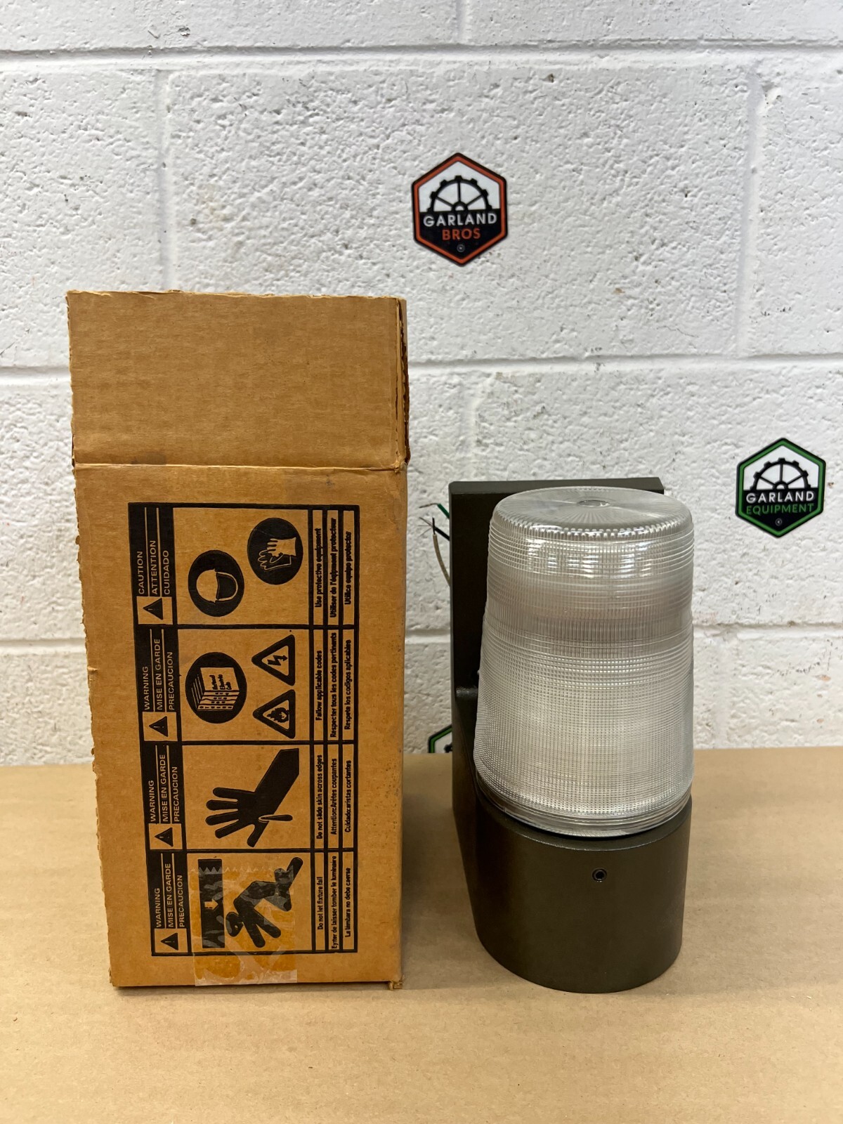 Hubbell 2V669 Exterior Light Fixture 50 Watts, 120 Volts | eBay