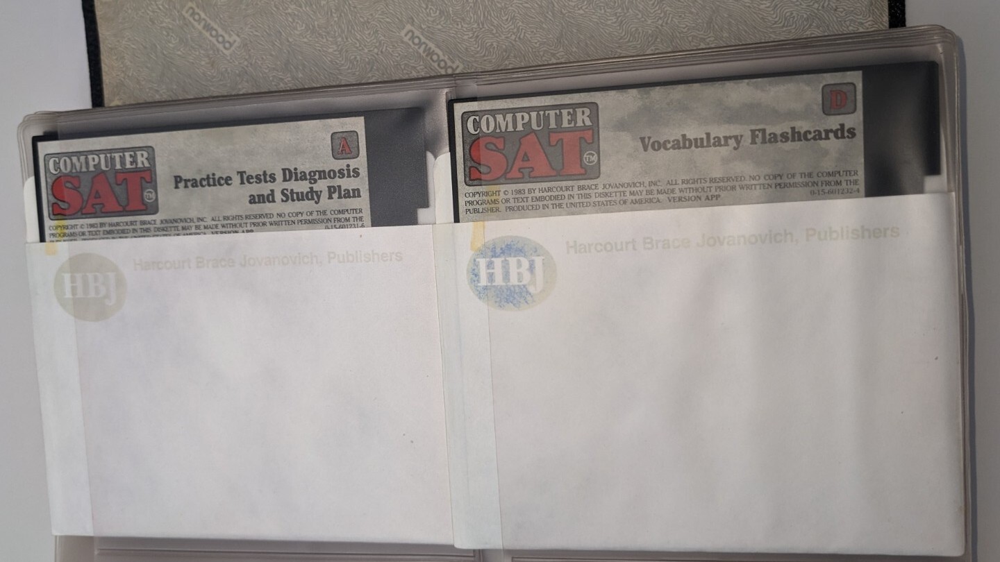 Lot of 64 Vintage 5.25" Floppy Disks Games, Math, Microsoft, Apple PC ...