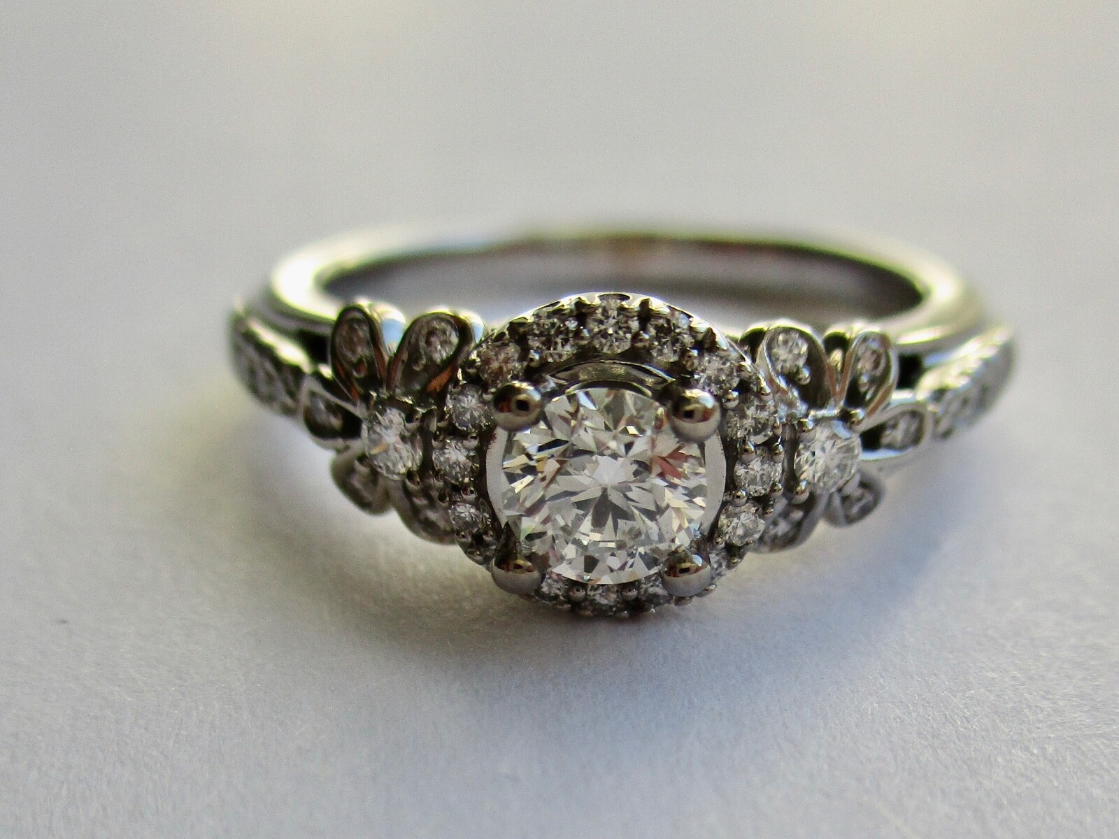 Emmy 18ct Gold 0.50 Point Diamond Halo Engagement Ring White Gold Size ...