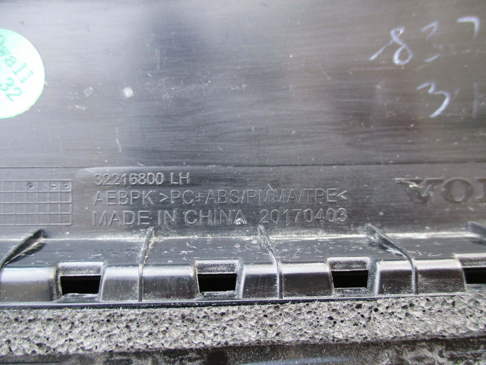 2018 2019 VOLVO XC60 REAR LEFT DRIVER SIDE DOOR APPLIQUE TRIM PANEL ...