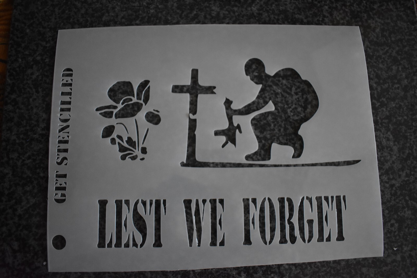 A4 STENCIL APPROX REMEMBRANCE DAY SOLDIER GRAVE & POPPY LEST WE FORGET ...