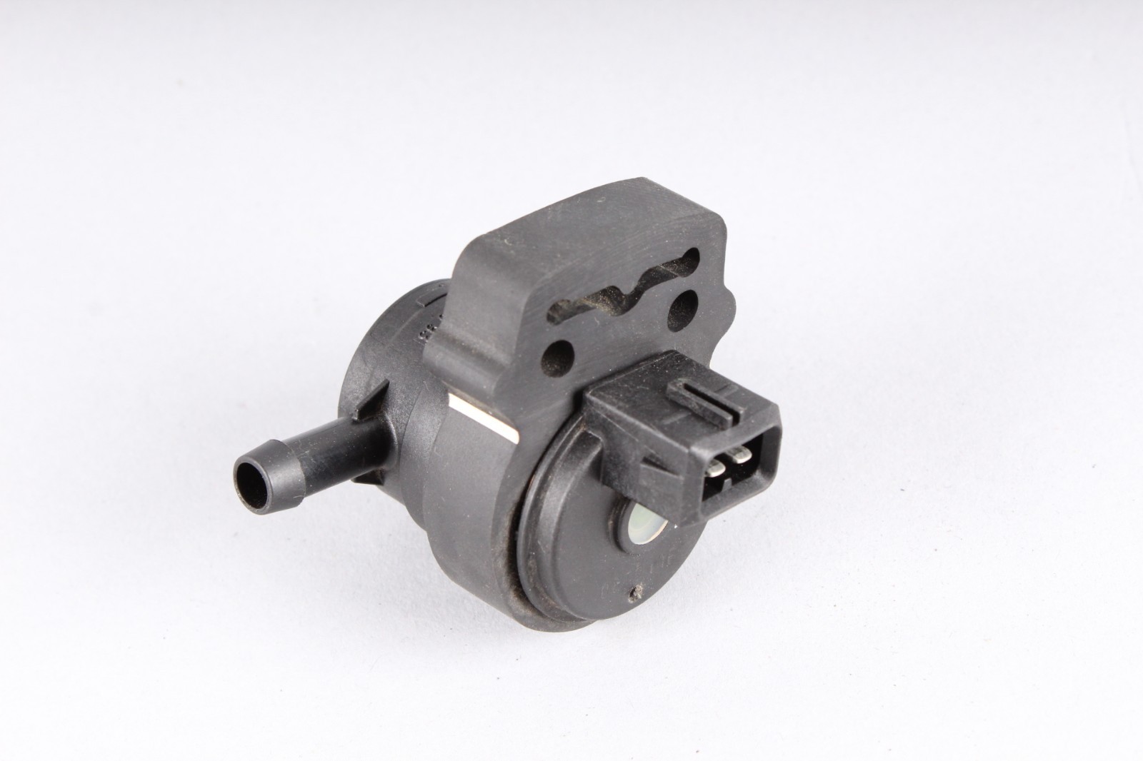 07-09 Mercedes W221 S550 CLS550 Fuel System Purge Valve 0004705593 OEM ...