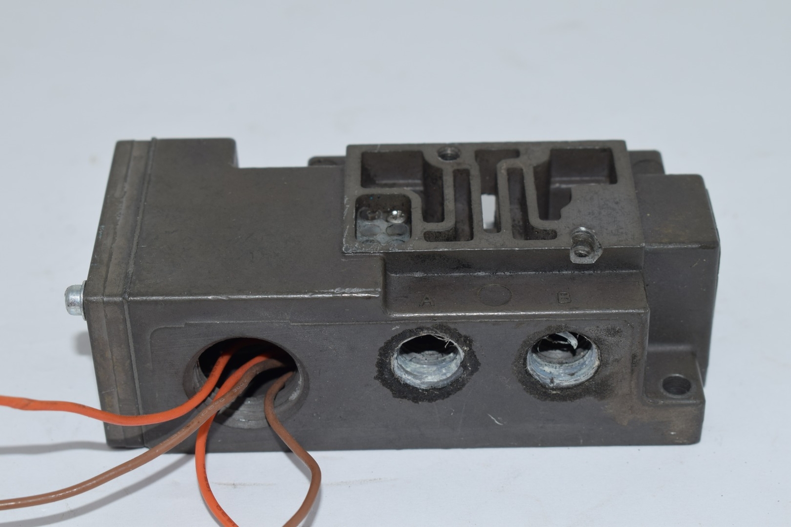 Numatics Solenoid Valve Manifold Block 4-1/2'' OAL | eBay