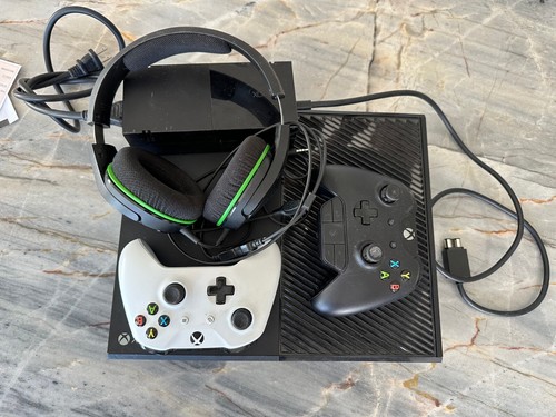 Microsoft Xbox One 1540 500GB 2 Controllers 1 Headset Bundle ...