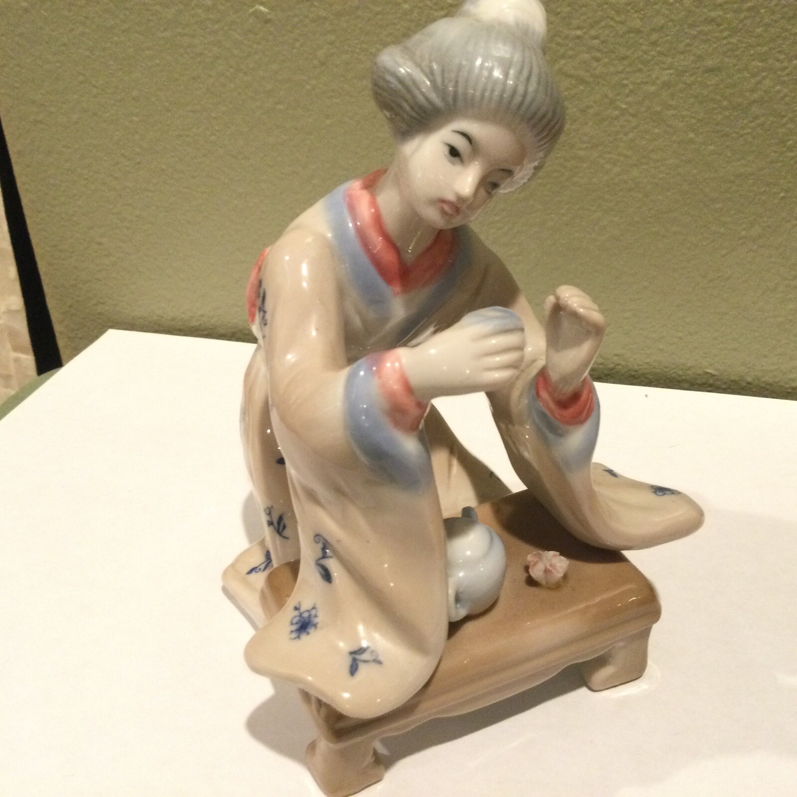 Vintage Japanese Girl/Geisha Pouring Tea. Numbered 3691 Lenwile Ardalt ...