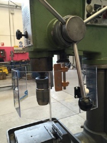 Schutzeinrichtung Bohrmaschinen Bohrfutterschutz TR2 eckiger Schirm 200 ...