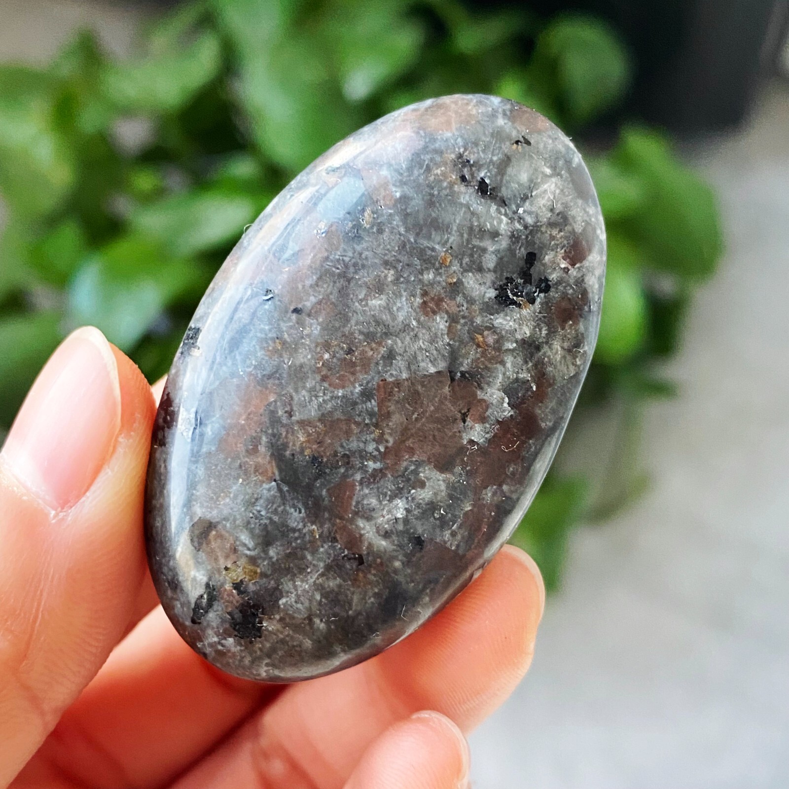 Palm Under UV Very Bright Yooperlite Yooper Stone Lake Superior Glowing ...