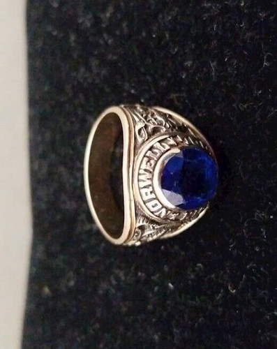 Vintage 1967 class ring - Gem