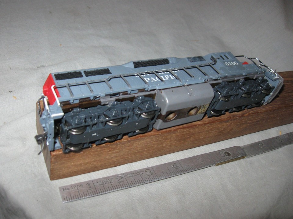 A9758 HO ATHEARN SOUTHERN PACIFIC RR 3106 EMD SD35 DIESEL LOCO | eBay