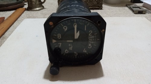 VINTAGE 1940'S KOLLSMAN INSTRUMENT CO. AIRCRAFT ALTIMETER #1352 MADE IN ...