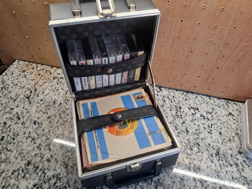 45 Record Lot of 35 Vintage 60’s 70's with travel case and 10 cassette ...