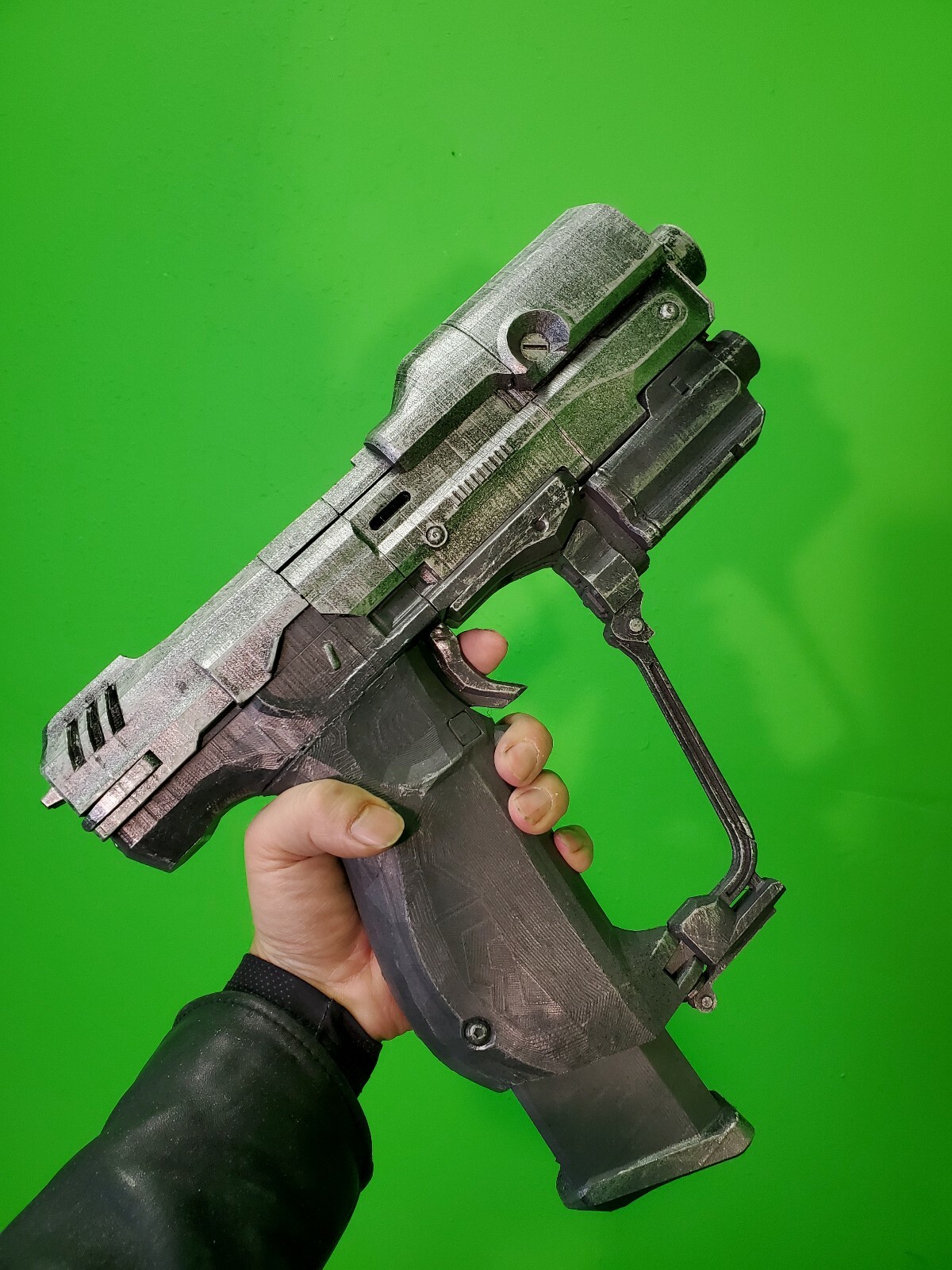 Custom made /painted Halo Reach Assault Rifle & UNSC magnum, Cosplay ...