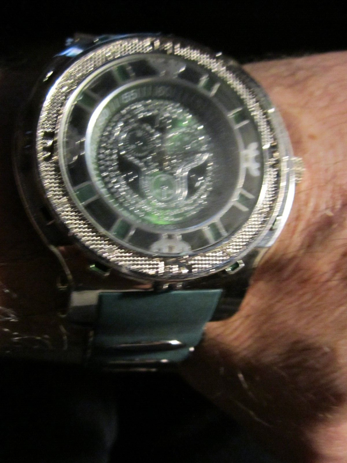 VERY LARGE FACE WATCH COVERED IN CRYSTALS UNBRANDED F… - Gem