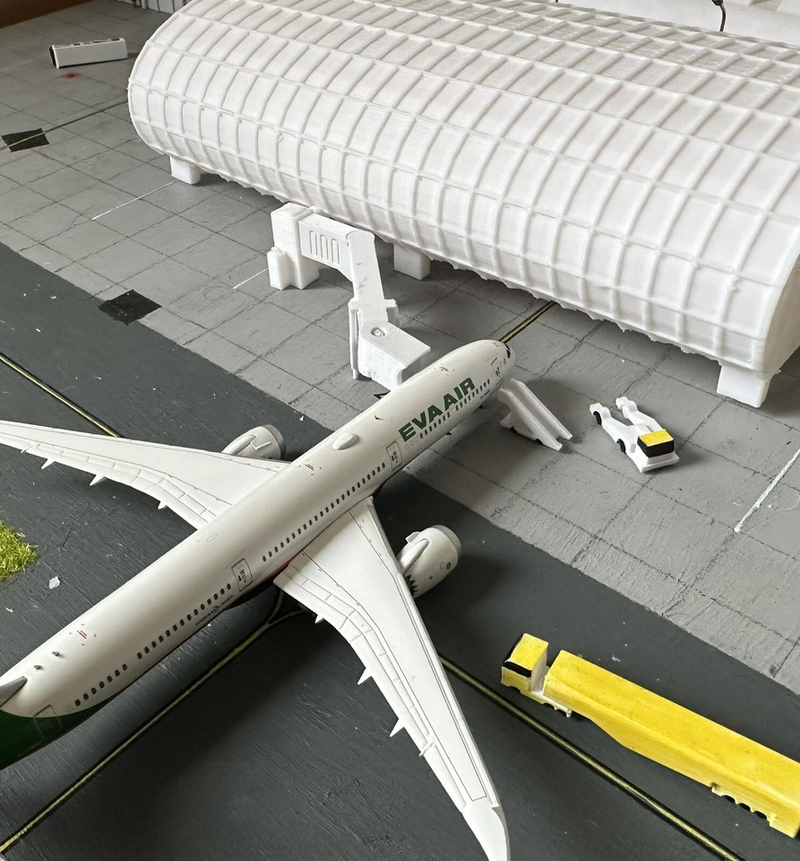 Generic Airport Terminal (White) 1:400 Diorama Model - AviationWorld360 ...