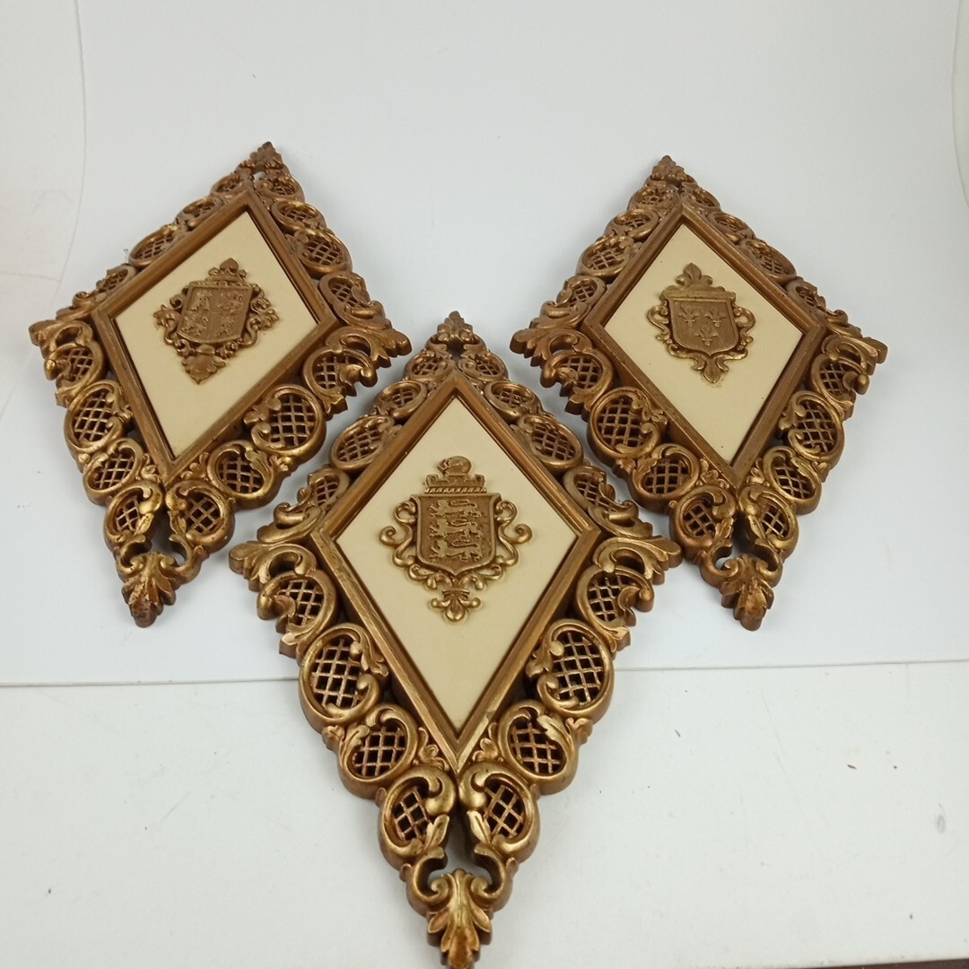 Syroco Gold Diamond Crest/Shield Hollywood Regency Wall Plaques Set Of ...