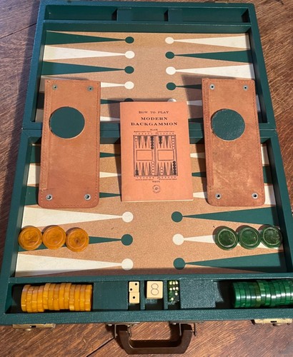 VINTAGE GREEN & YELLOW SWIRL BAKELITE BACKGAMMON SET with 32 CHIPS - 1. ...