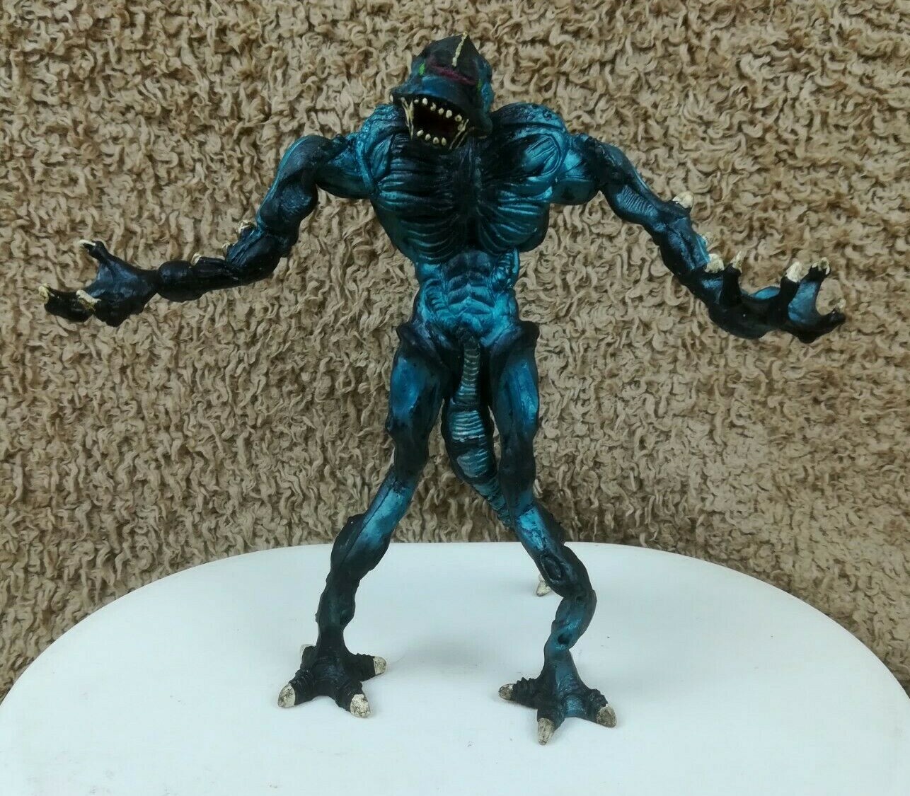 Vintage Alien Hunter 9" Bendy/ Bendable Rubber Trendmasters Figure 1993 ...