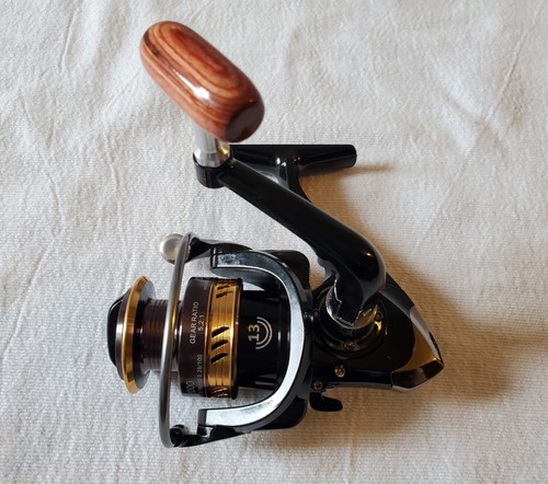 DH2000 MED ACTION UNIVERSAL HANDLE OPEN FACED SPINNING REEL - PRE OWNED ...