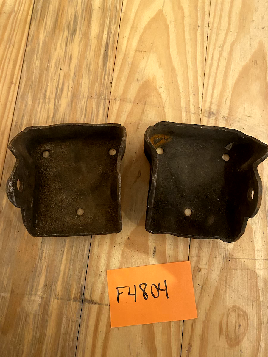 Small Block Chevy V8 Motor Mount Brackets 3993722 Clam Shell 305 327 ...