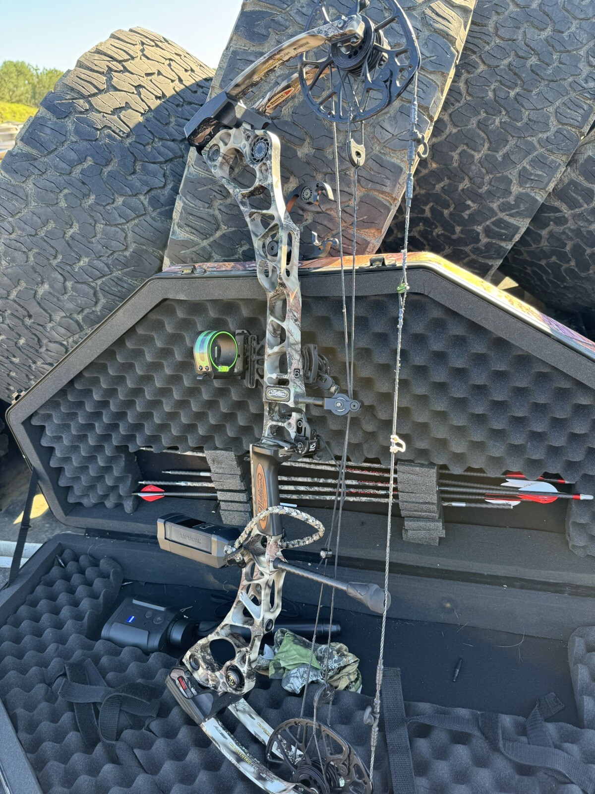 mathews halon 6 compound bow, Rest, Quiver, Stabilizer And Hard Case | eBay