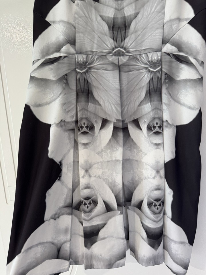 Finders Keepers Mini Dress Black & Pastel Roses Print Pleated Size M AU ...