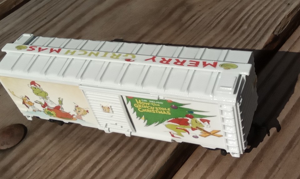 HO scale Dr. Seuss How the GRINCH stole Christmas scale train boxcar ...