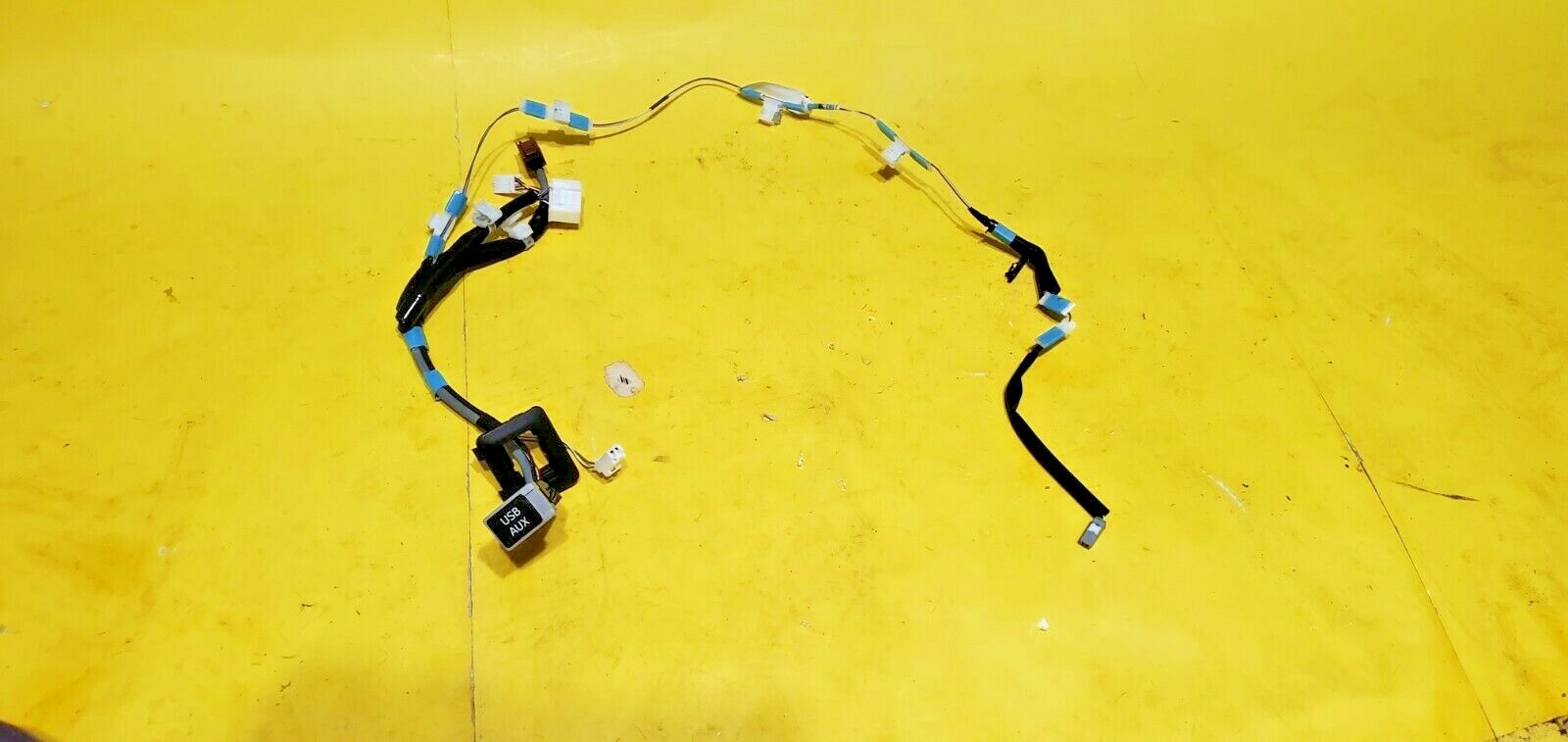 10 - 15 LEXUS RX350 RX450H CENTER CONSOLE AUXILIARY AUX USB ADAPTER ...