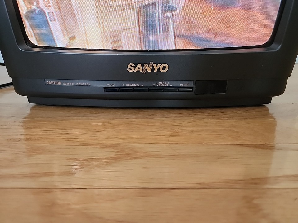 Sanyo 13.5 Inch Retro Gaming CRT TV Model DS13430-No Remote-Tested ...
