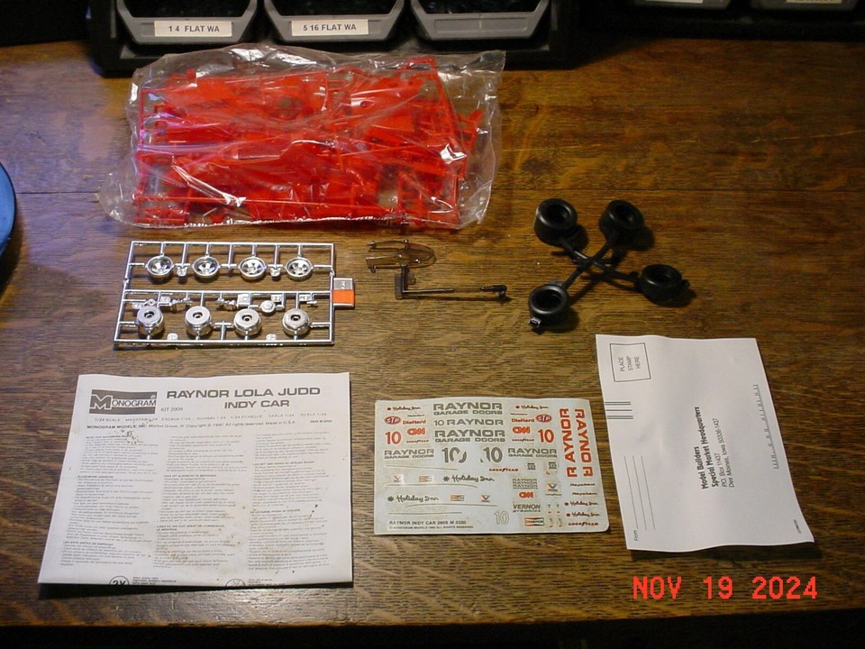 Monogram Raynor Lola Indy Car 1/24 Model Kit UPRM | eBay