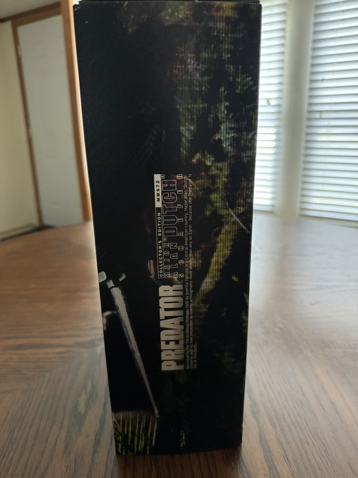 Hot Toys MMS72 Predator Major Alan Dutch Schaefer Sideshow Exclusive ...