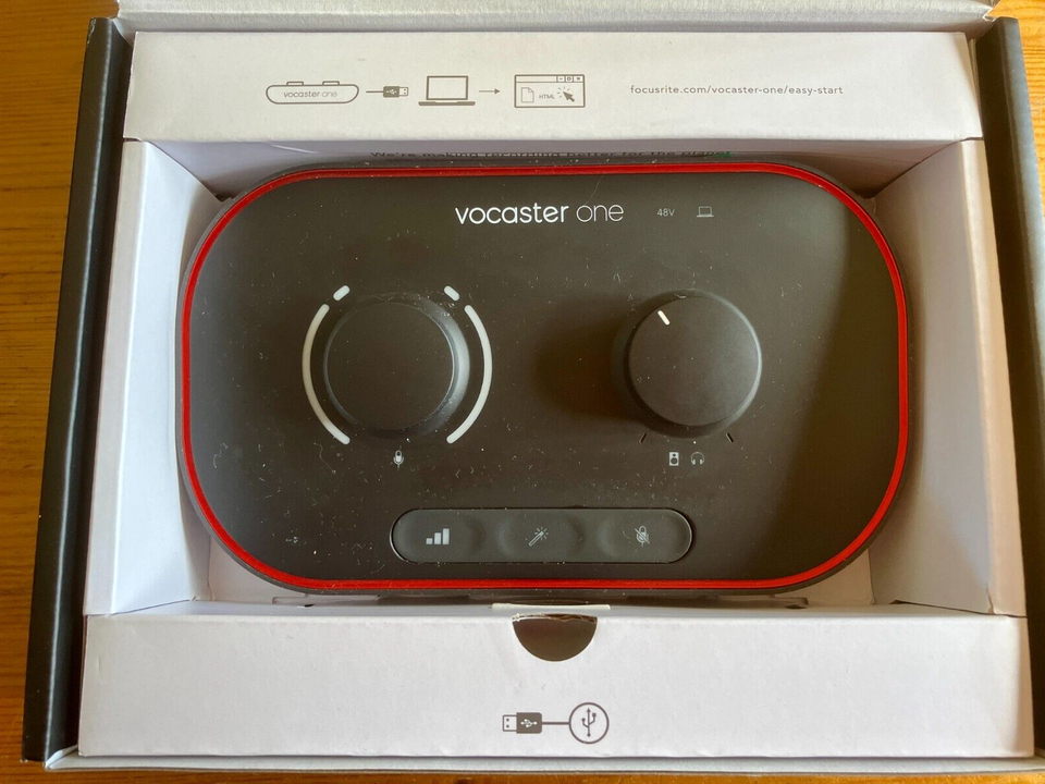 Focusrite Vocaster One XLR Mic Podcasting Audio Interface 4 Blue Yeti ...