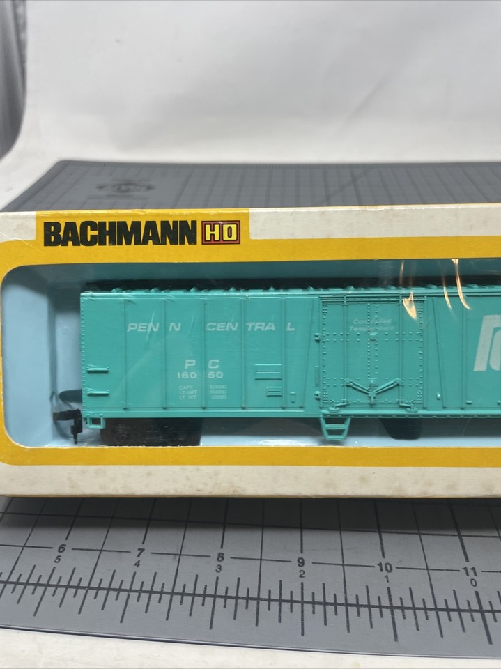BACHMANN HO BOX CAR 160502 1127 51 FOOT PLUG BOX CAR PENN CENTRAL PC ...