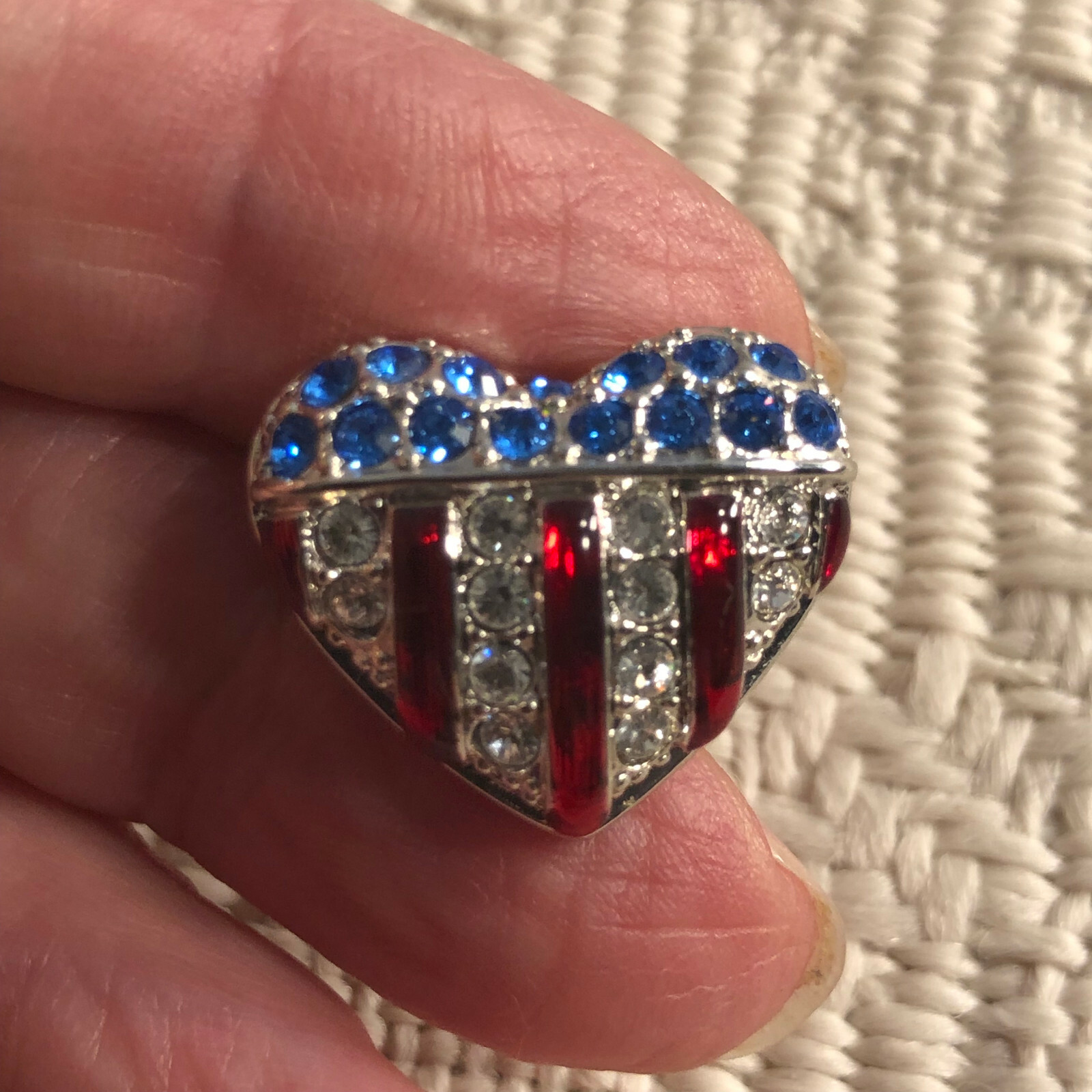 BLINGY HEART SHAPE SILVER TONE USA FLAG WITH RED WHITE BLUE RHINESTONES ...